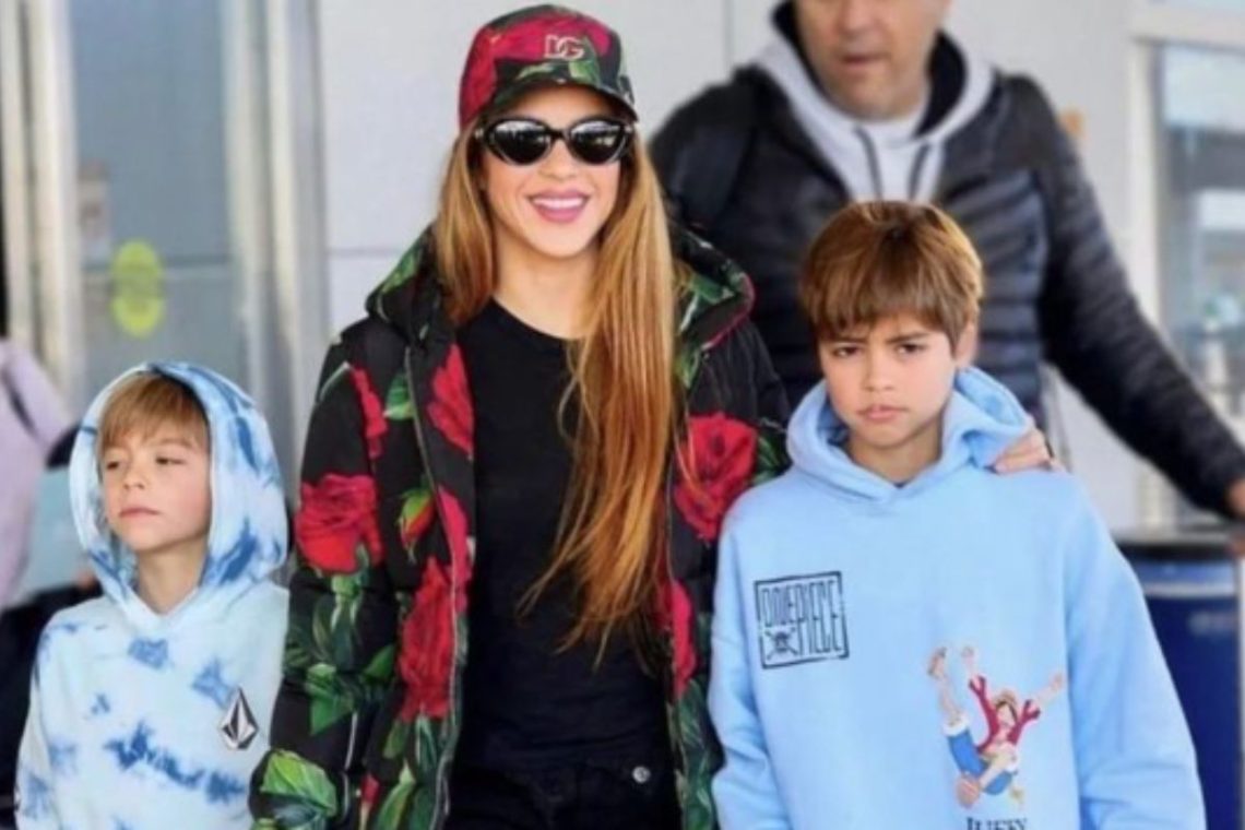 La extraña reacción de Milan y Sasha mientras Shakira era premiada en Premios Juventud