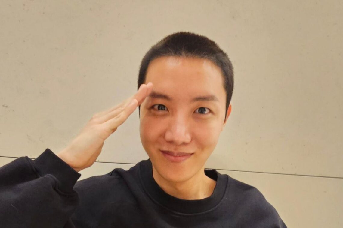 J-Hope actualiza a sus ARMYs con nuevas fotografías en su servicio en ...