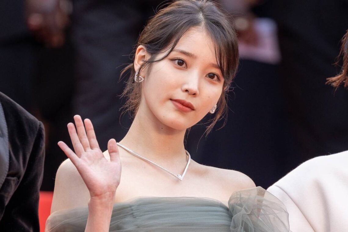 IU en tendencia por su inesperado baile en pleno concierto