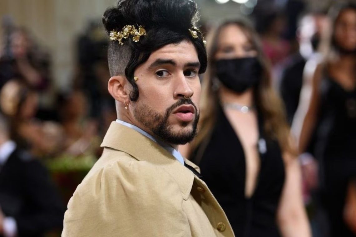 Bad Bunny hace su debut como presentador y actor en 'Saturday Night Live'