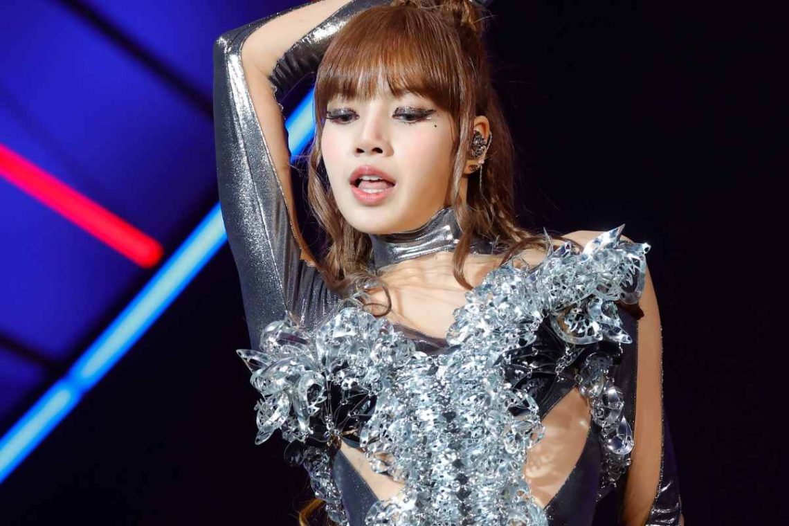 Supuestamente, Lisa de BLACKPINK asistió a la celebración de cumpleaños ...