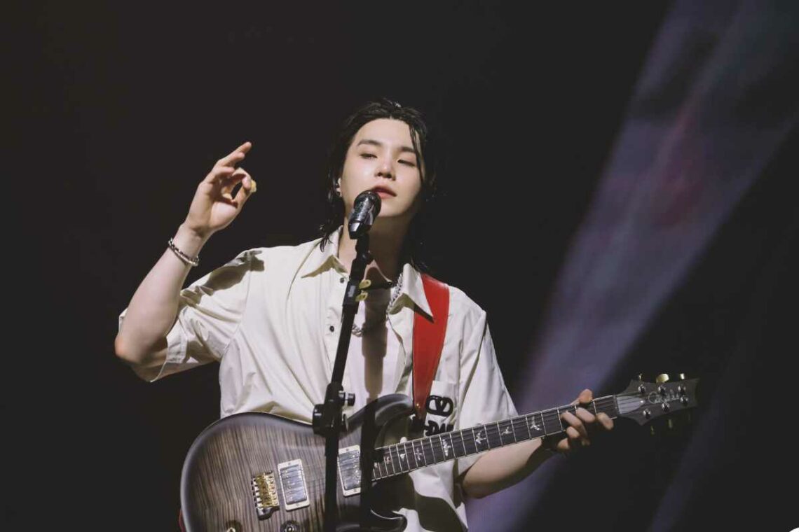 Suga de BTS enamora a ARMY en el Kissing Day con su estilo de besos