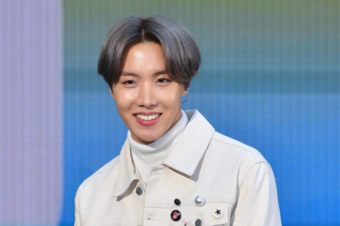 J-Hope de BTS sorprende al ARMY con sus habilidades en el beisbol