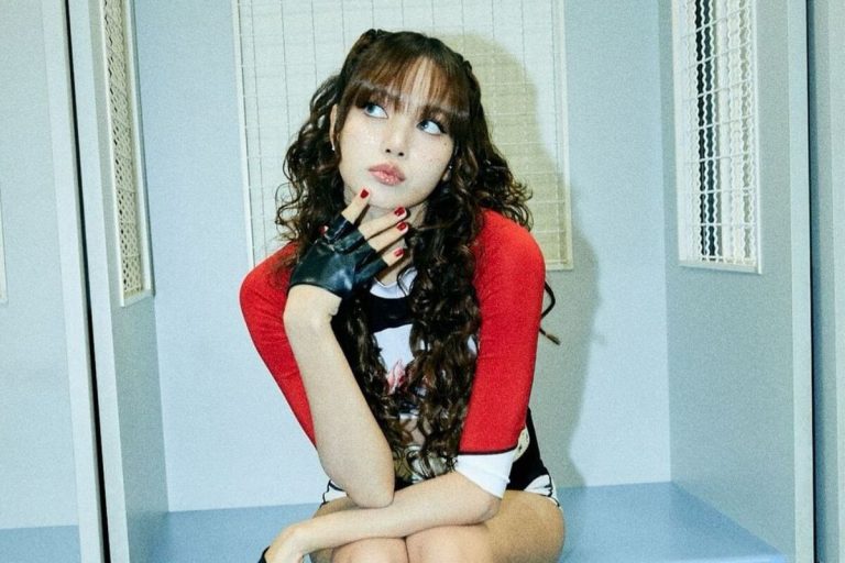 El diseño del lightstick individual de Lisa de BLACKPINK genera ...