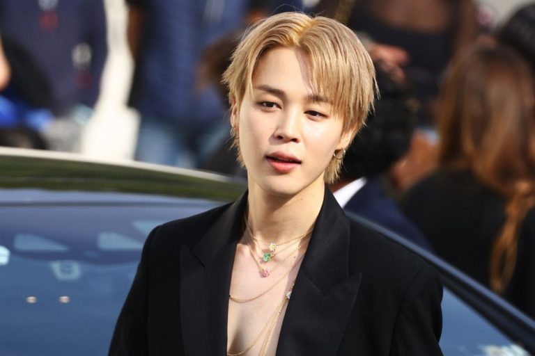Jimin de BTS deslumbra con su aparición en el desfile de moda de Dior