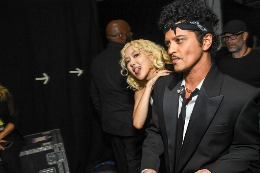 Rosé de BLACKPINK y Bruno Mars comieron pizza tras su actuación en los ...